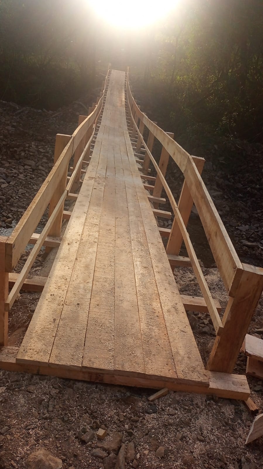 Concluída a passarela para pedestres em Linha Campos