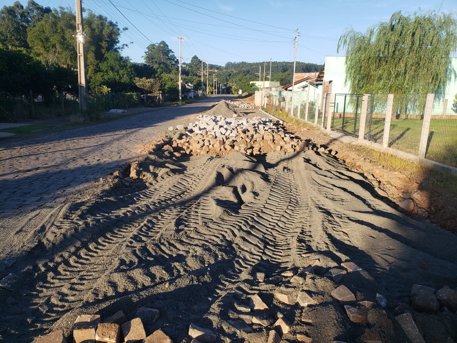 Obra de calçamento no Acesso Arthur Lopes, em Linha Quinca, entra na ...