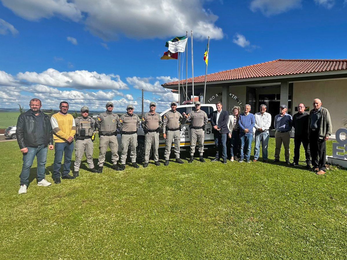 Estrela Velha promove ato oficial de entrega de nova viatura à BM ...